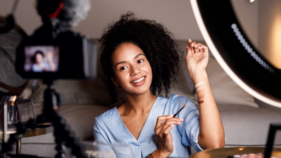 Threads（スレッズ）でアフィリエイトできる ASP 3 選【SNS でサクッと稼いでみよう】 | 副業ベース - 副業でお金を稼ぎたい人のよりどころ